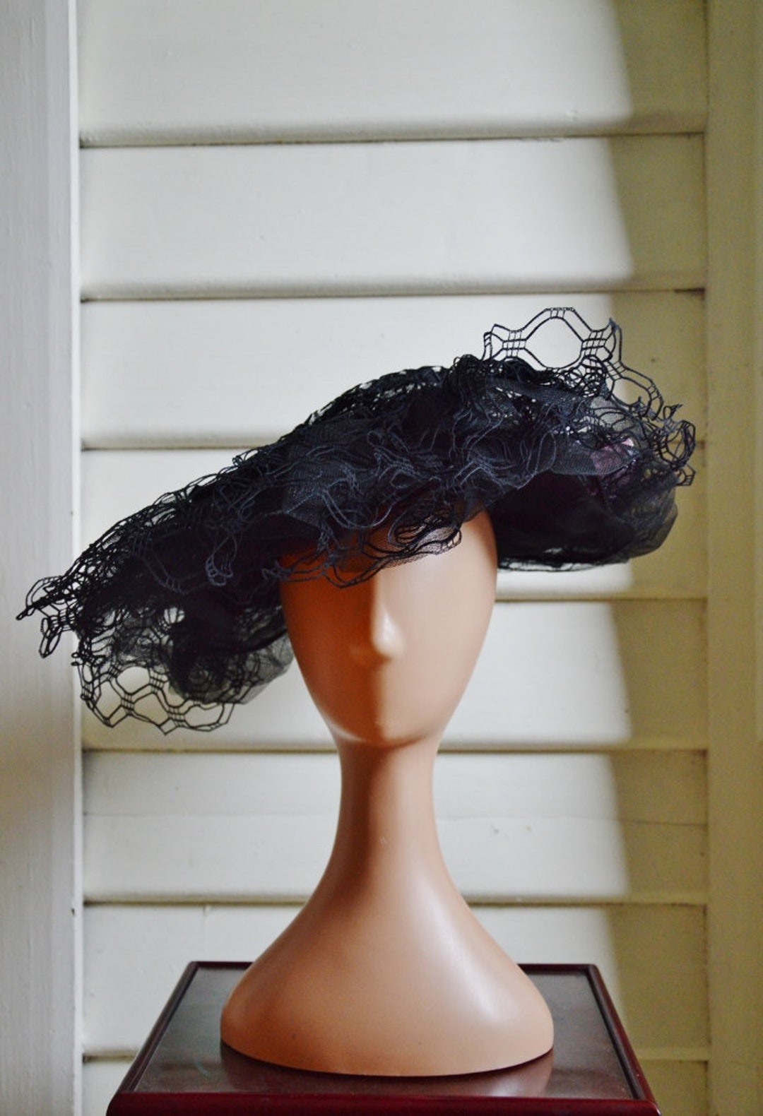 Black Widow Hat // 1950's Vintage Wide Brim Black Tilt Sun Hat - Etsy