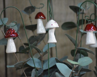 Outdoor/indoor Ceramic Toadstool House - Etsy