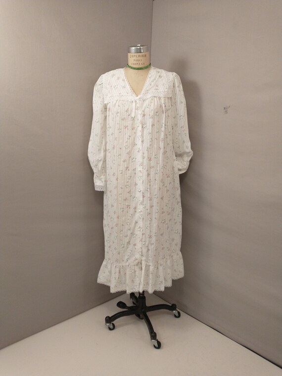 Floral Feminine White Robe Duster Pastel Flowers Vint… - Gem
