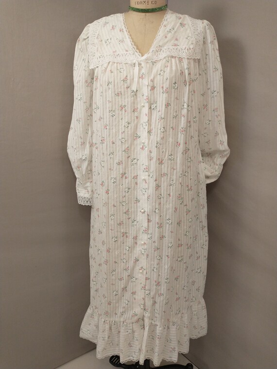 Floral Feminine White Robe Duster Pastel Flowers Vint… - Gem