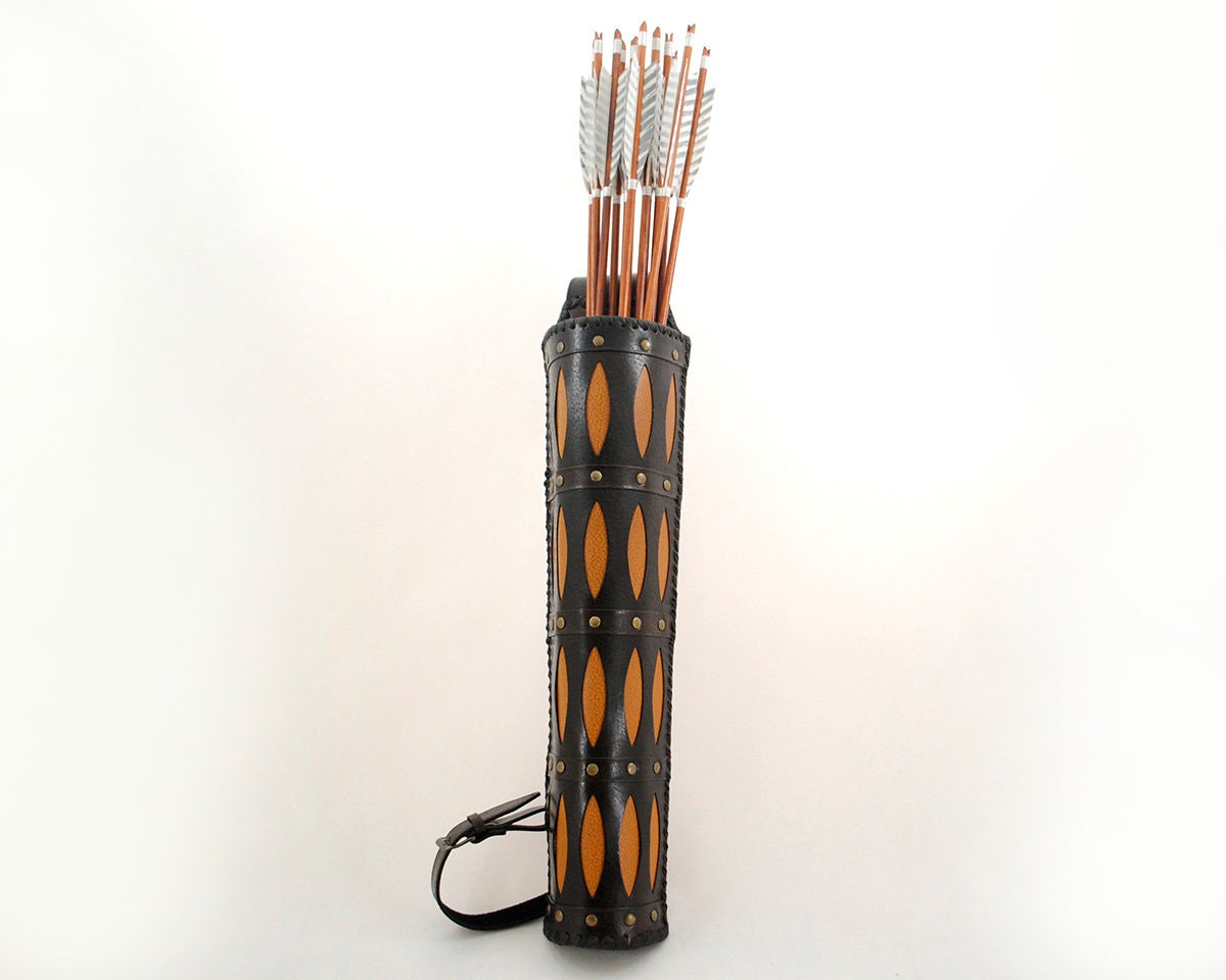 Semicircular leather back quiver Tudor with laced | Etsy