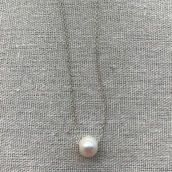 Floating Pearl Necklace - Etsy