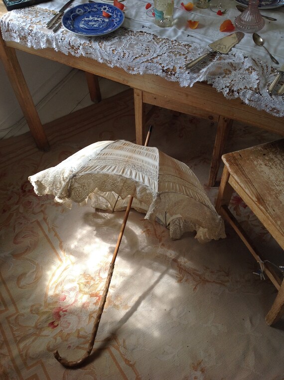 1900s lace parasol good working. - Gem