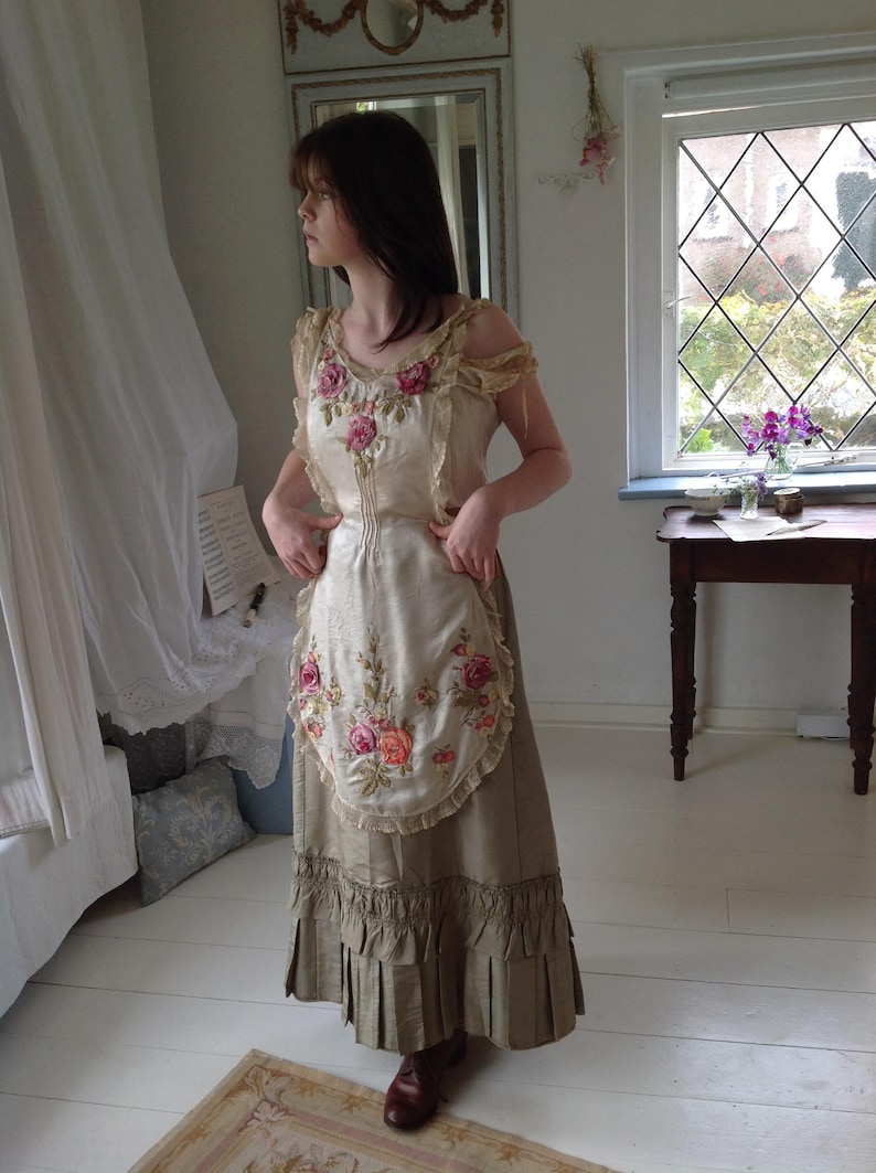 1900s Silk Apron With Floral Millenary Work - Etsy
