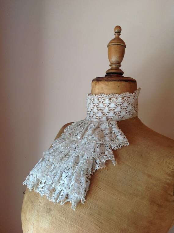 1800s jabot with linen lace layers - Gem