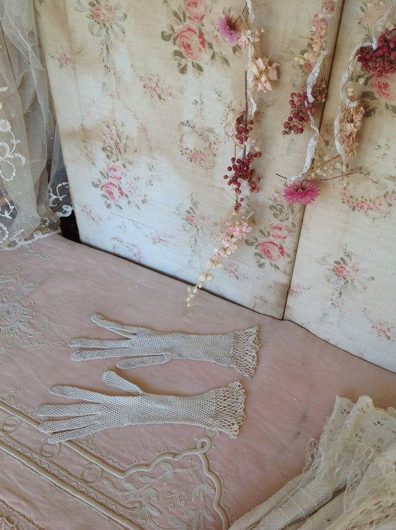 very old linen gloves for a child - Gem