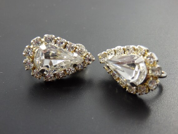 Mid Century Pear Shaped Rhinestone with Rhinestone Ha… - Gem