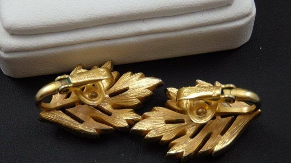 Crown Trifari Matte Goldtone Cut Out Leaf Clip Earrin… - Gem Crown Trifari Matte Goldtone Cut Out Leaf Clip Earrin… - Gem