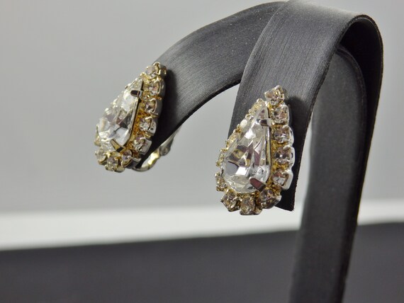 Mid Century Pear Shaped Rhinestone with Rhinestone Ha… - Gem