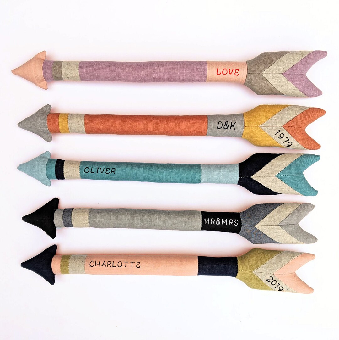 Personalised Love Arrow Decor / Valentine's Gift / - Etsy