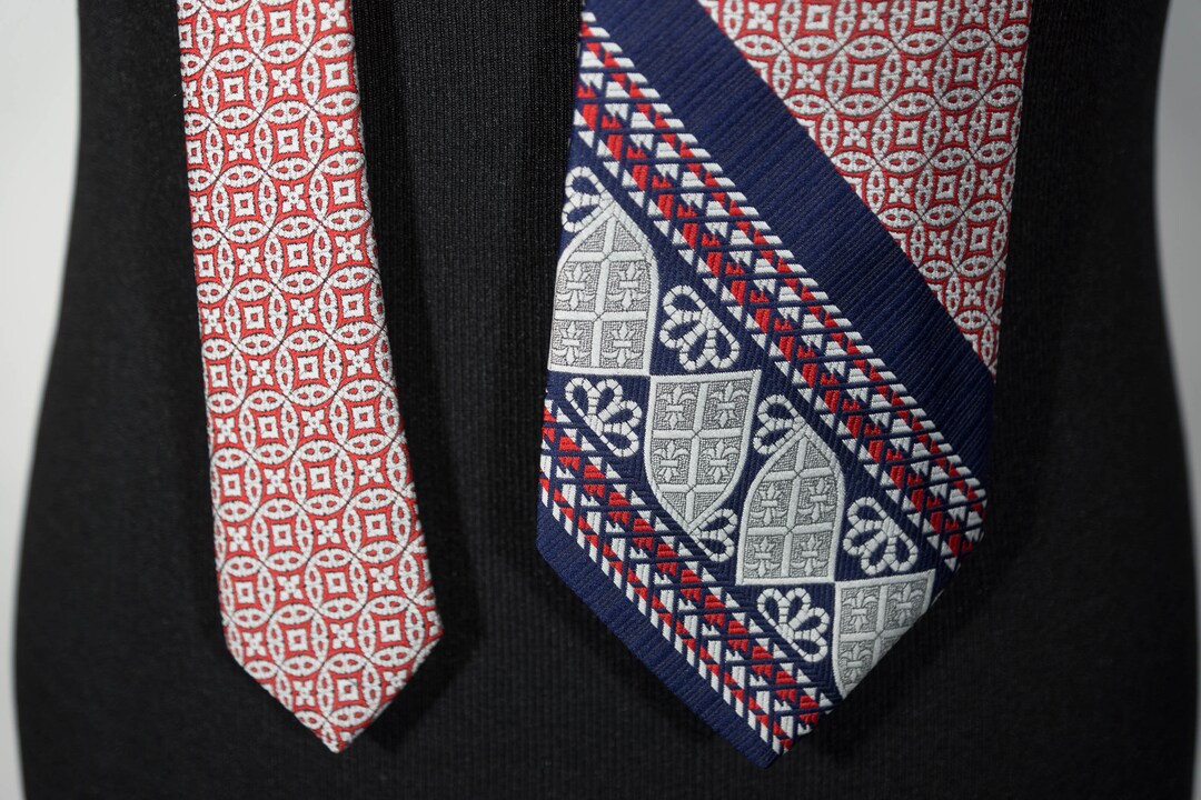 1960's Neck Tie Vintage Necktie Midcentury Mod Tie Coat of Arms Design ...
