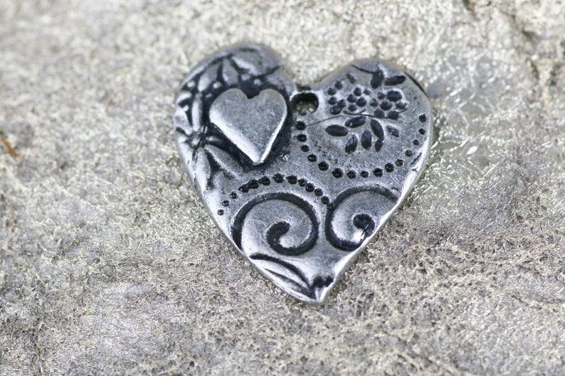 Tierracast Heart Charms, Antique Pewter, 26mm Amor Pendant, Jewelry ...
