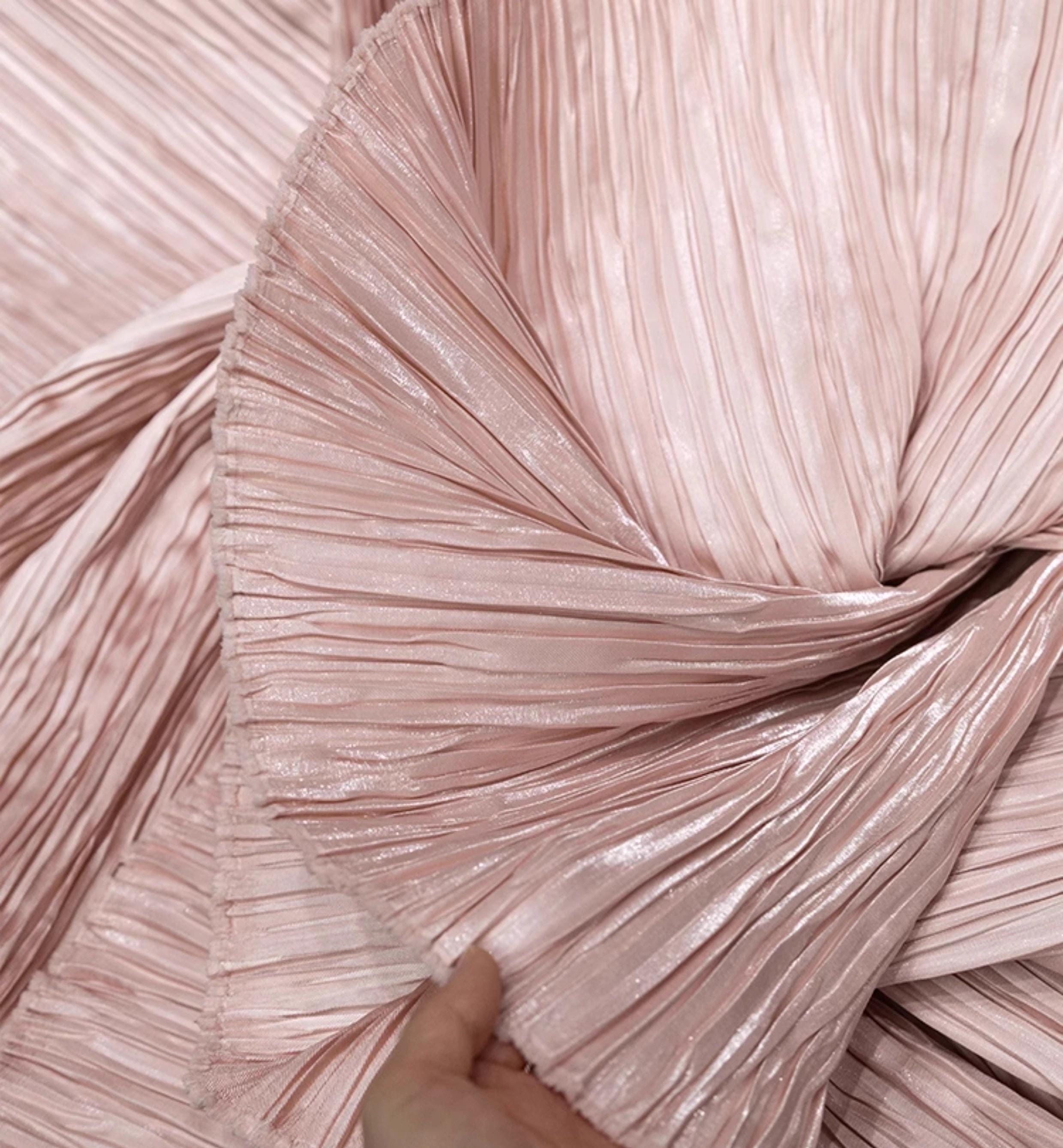 Glossy Crinkled Pleated Polyester Fabric: Shimmer Crumple Texture, 57 ...