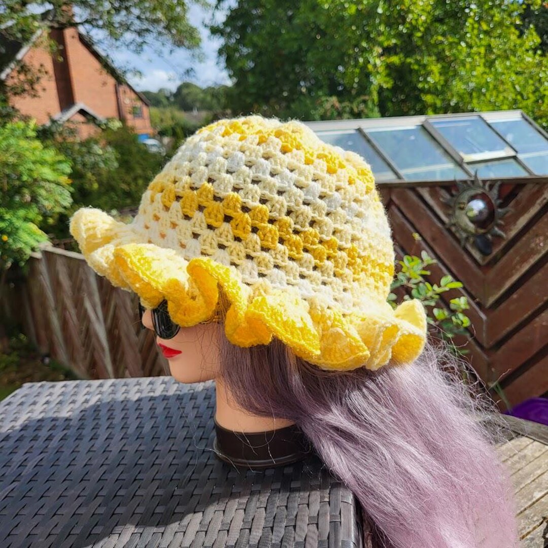 Crochet Ruffle Bucket Hat: Retro Style, Yellow & White, Hand-knitted - Etsy