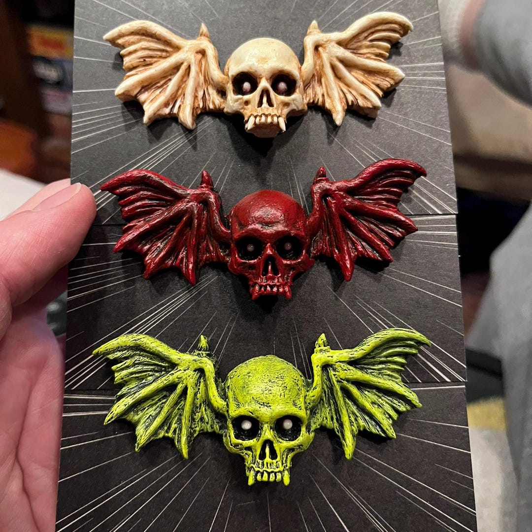 Vampire Bat Skull Pin-glow in the Dark Eyes-gothic Horror Resin Lapel ...