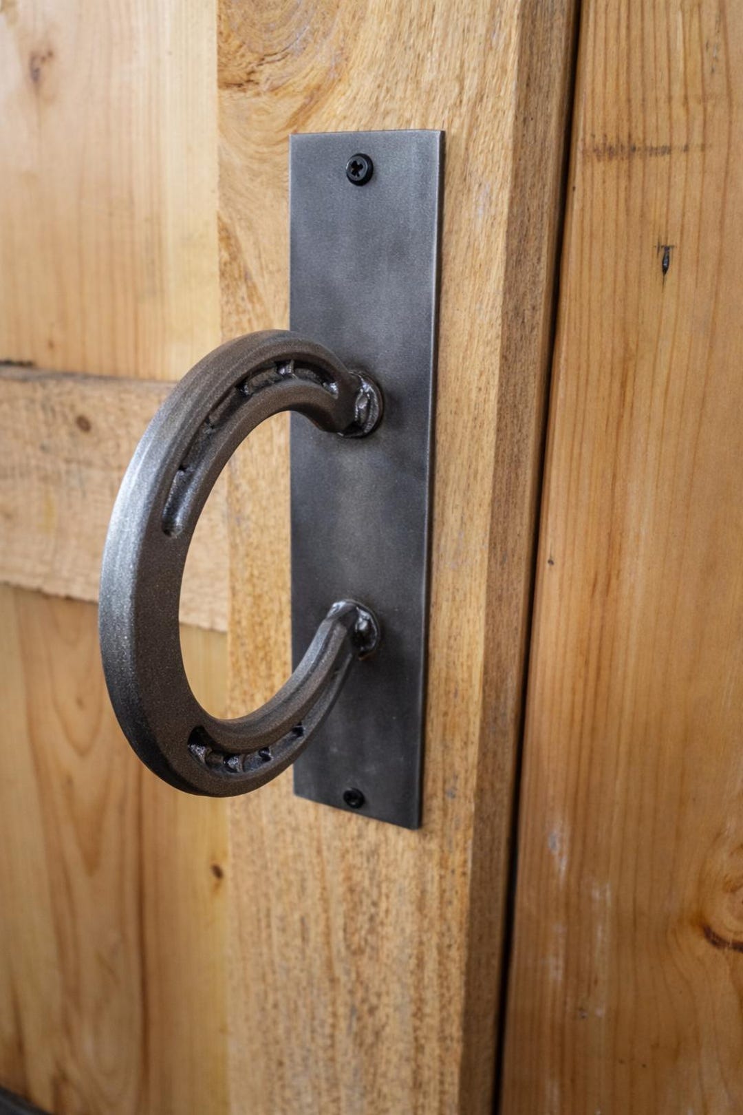 Handmade Horseshoe Door Handle – Rustic Iron Barn Door Hardware ...