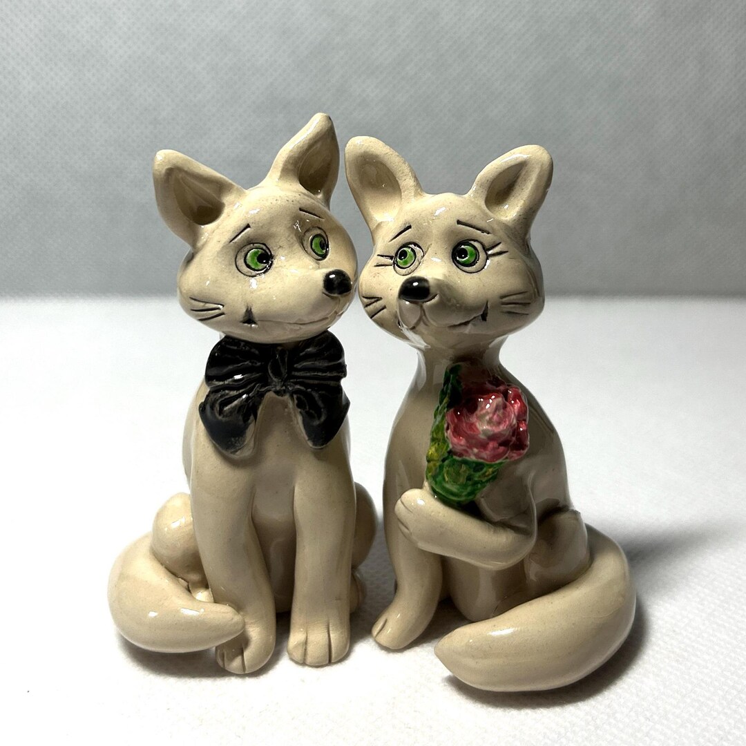 Ceramic White Arctic Fox Statue: Adorable Foxes Couple With Heart ...