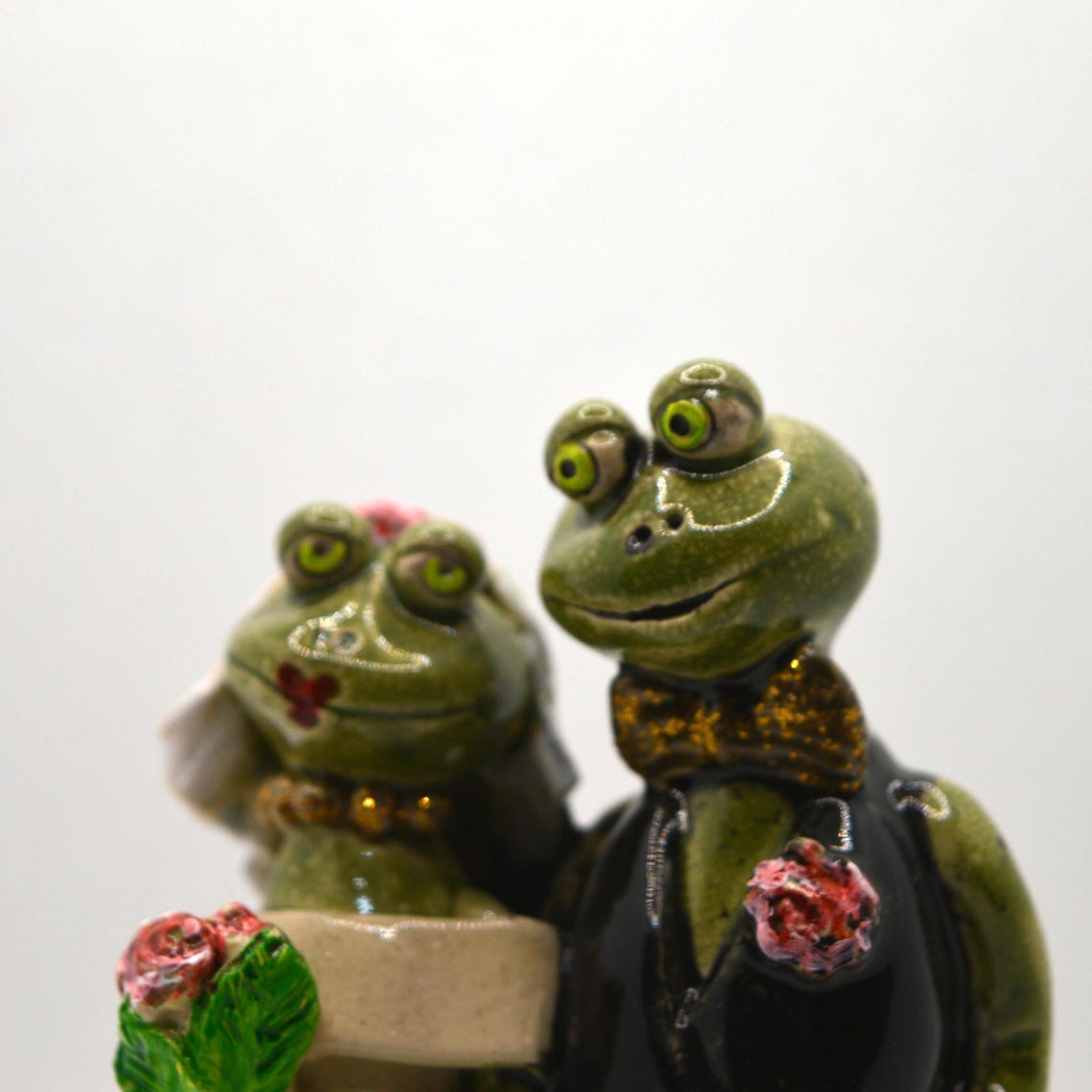 Cute Ceramic Frog Statue: Adorable Frogs Couple in Dress, Unique Home ...