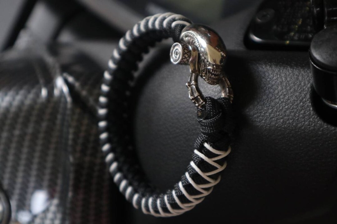 The Alien Covenant Xenomorph Premium Paracord Pulsera, Cuenta de latón ...