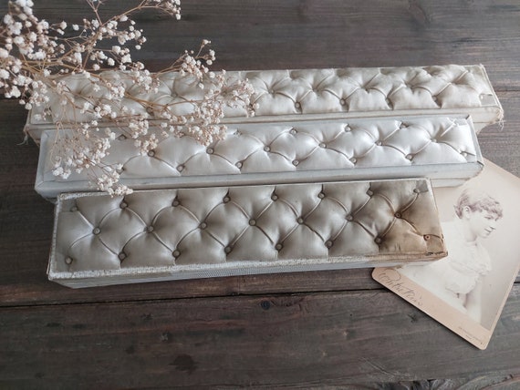 antique french tufted silk box padded jewelrybox yew… - Gem