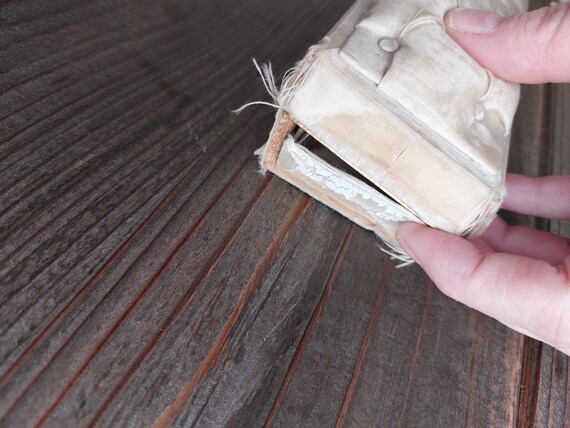 antique french tufted silk box padded jewelrybox yew… - Gem