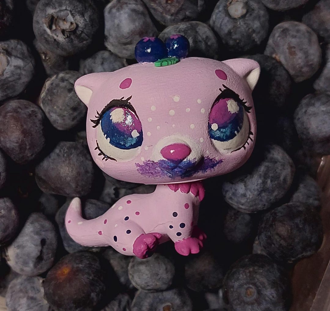 Blueberry Otter LPS Custom - Etsy