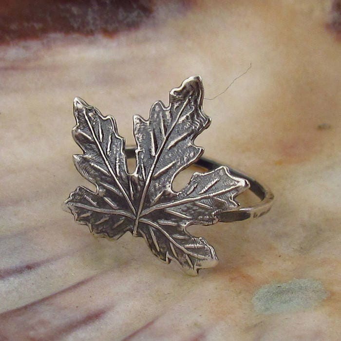 Maple Leaf Ring.Silver Maple Leaf Ring.Hammered - Etsy 日本