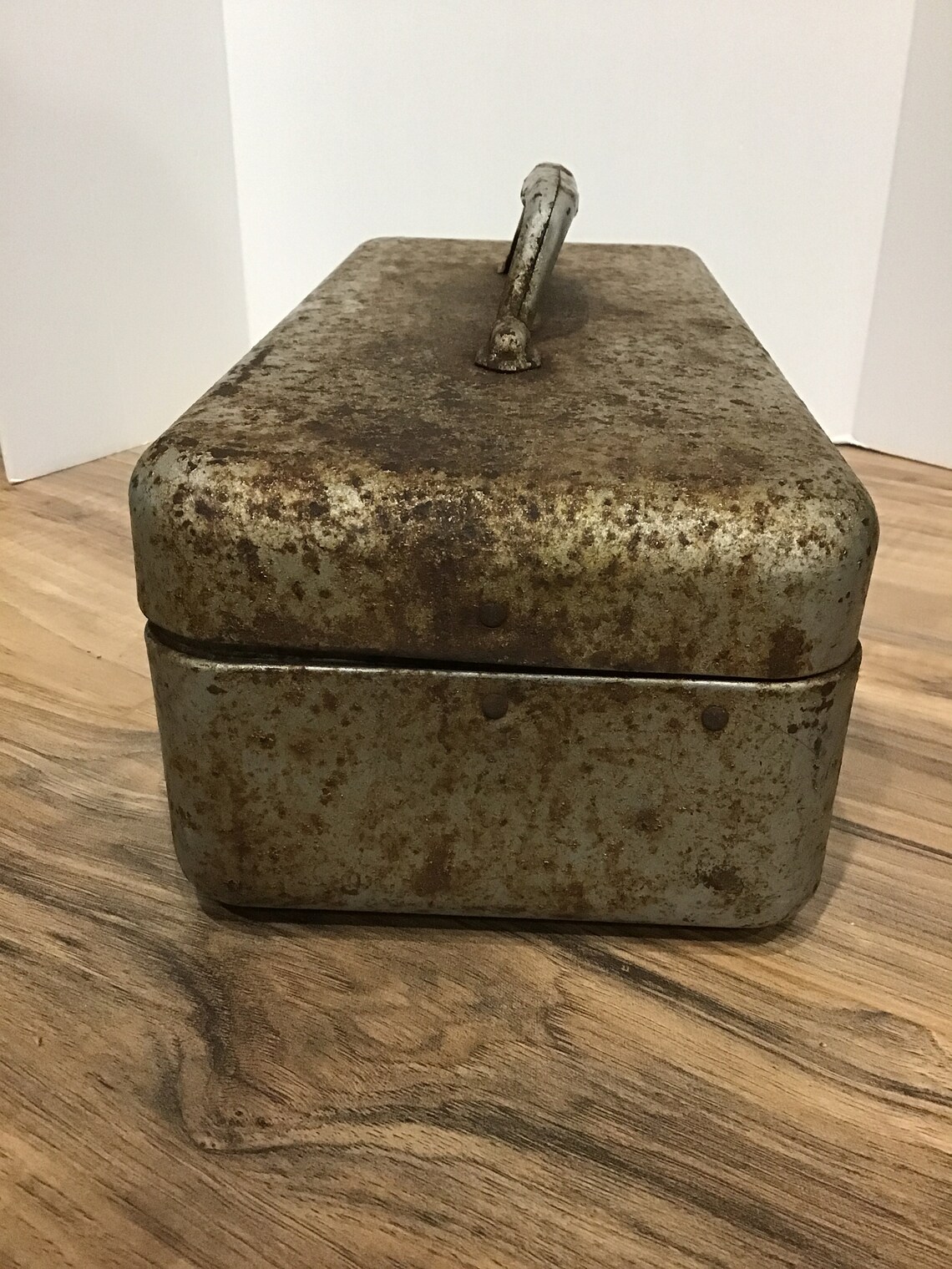 Vintage Metal Tackle Box Fishing Lures Cabin Fishing Lake - Etsy