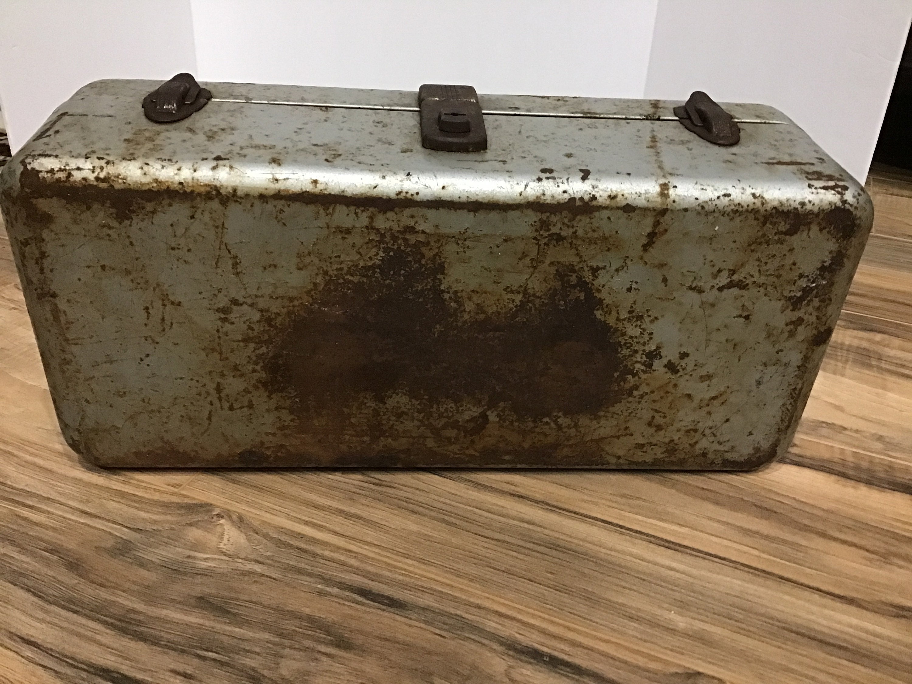 Vintage Metal Tackle Box Fishing Lures Cabin Fishing Lake - Etsy