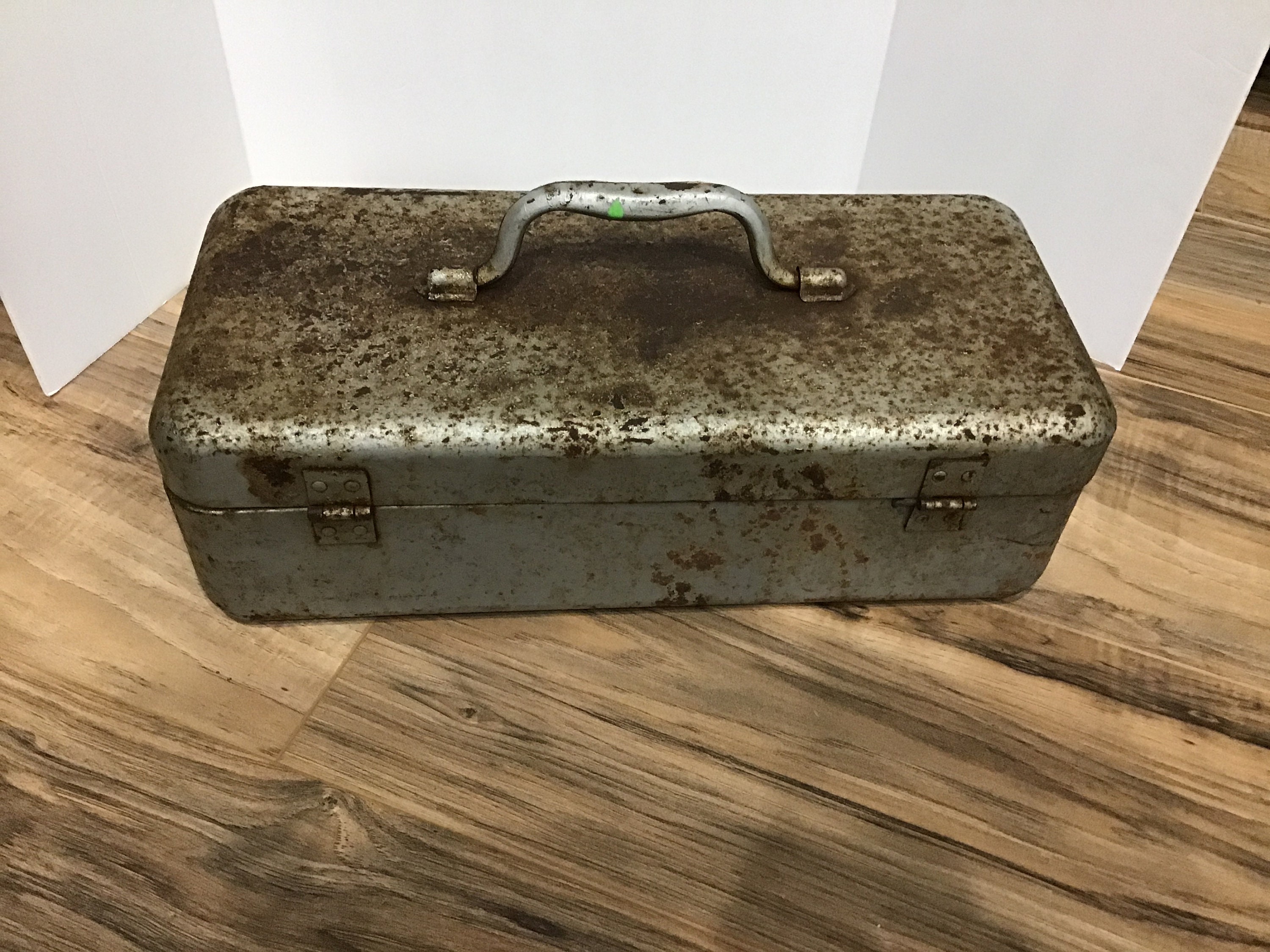 Vintage Metal Tackle Box Fishing Lures Cabin Fishing Lake - Etsy