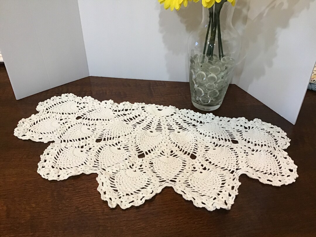 Vintage DOILIES SET Crochet Table Runner, Centerpiece, Boutique - Etsy