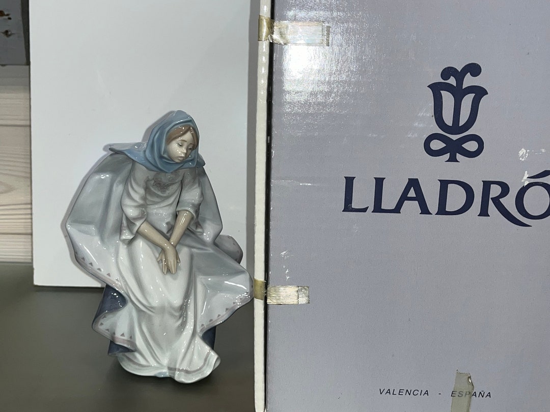 Lladro Nativity Virgin Mary, Retired Lladro Nativity Mary, Lladro 5747 ...