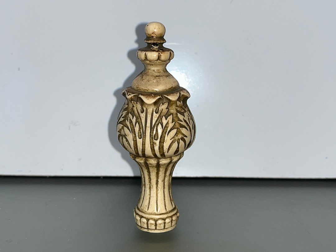 Vintage Hollywood Regency Finial, 3 1/4" Molded Plastic Lamp Finial ...