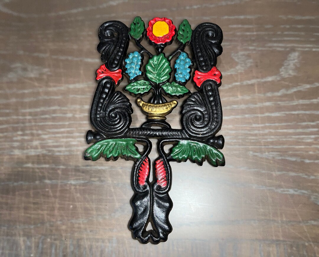 Vintage Cast Iron Trivet, Trivet Wall Hanging, Black Painted Trivet, 8 ...