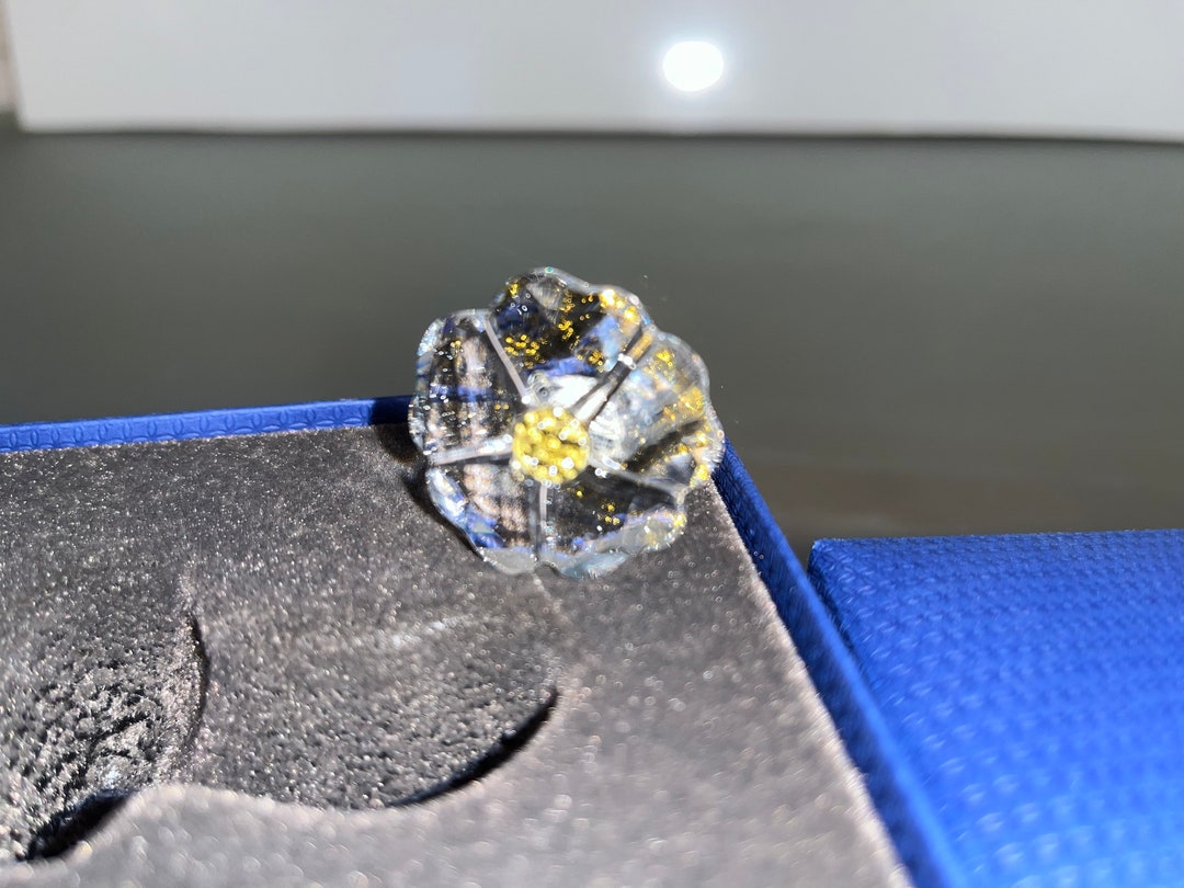 Swarovski Collectors Society 2019 Member Gift, Swarovski Amur Flower ...