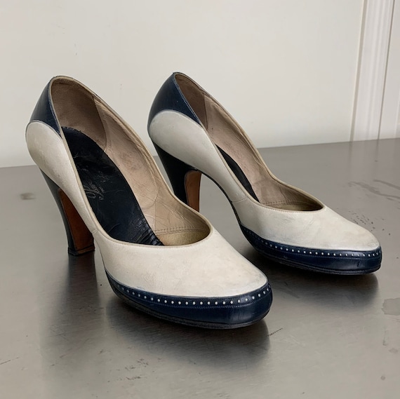 Vintage 50’s Womens 2 Tone Spectator Heels Size 6 - Gem