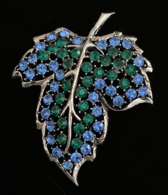 Vintage Signed Weiss Maple Leaf Rhinestone Brooch - Gem