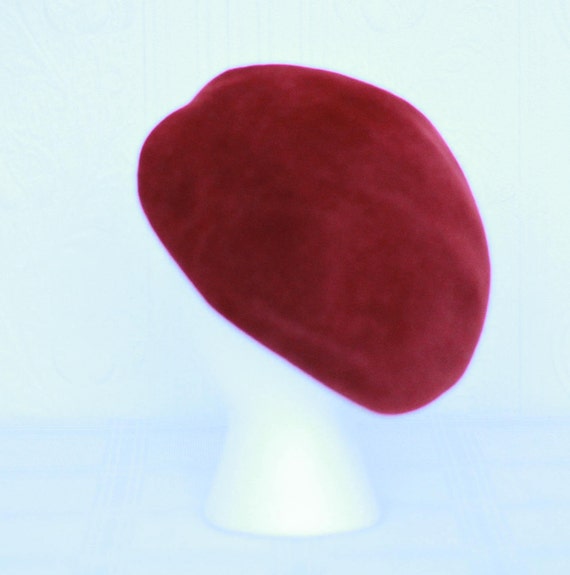 Ruby red 50's beret hat made in Italy for Bloomingdal… - Gem