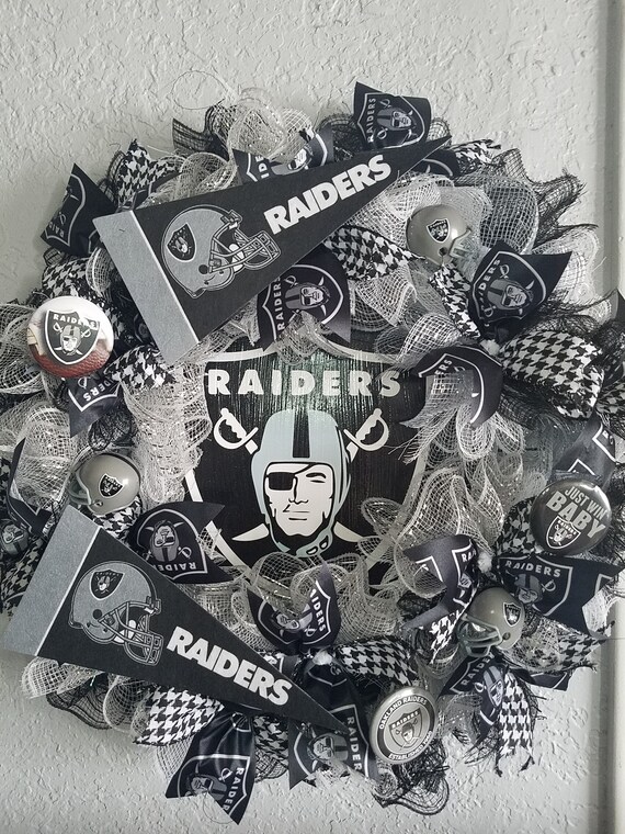 Raiders Wreath - EMSEKFLOL.COM