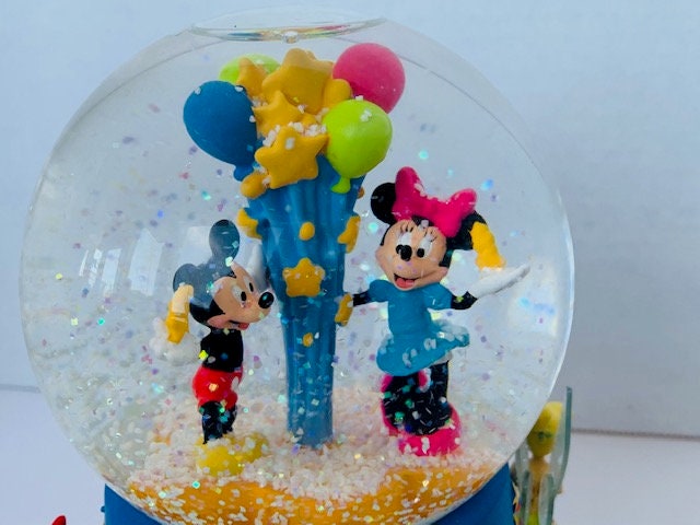 WALT DISNEY SNOWGLOBE vintage snowdome water ball figurine vtg | Etsy WALT DISNEY SNOWGLOBE vintage snowdome water ball figurine vtg | Etsy