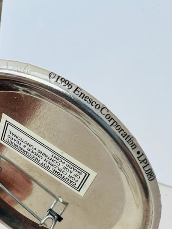 Lilliput Lane Button Pin Gossip Gate Pinback vtg cott… - Gem