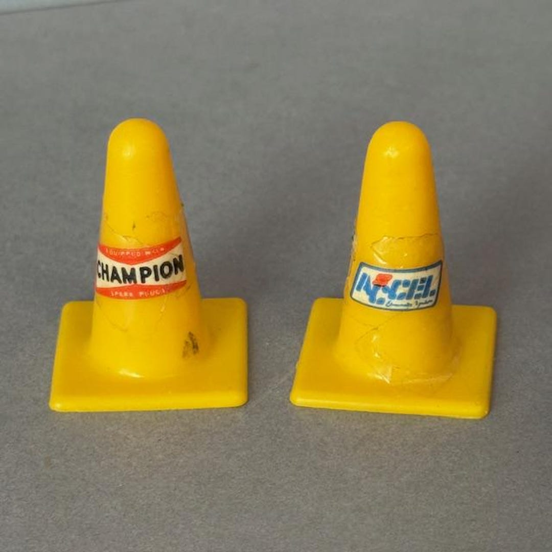 Vintage PP Plastic Race Track Play Set Marx Slot Car Pit Crew Figure ...