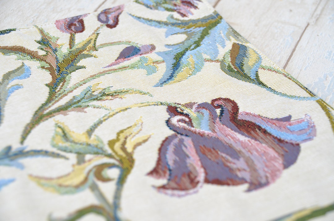 Floral Tapestry Washable Table Runner, Soft and Durable Jacquard ...