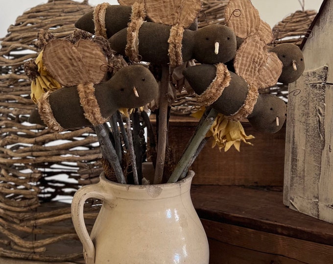 ONE Primitive Bee Poke Primitive Bee Grungy Bee Bee Poke Bee Decor ...