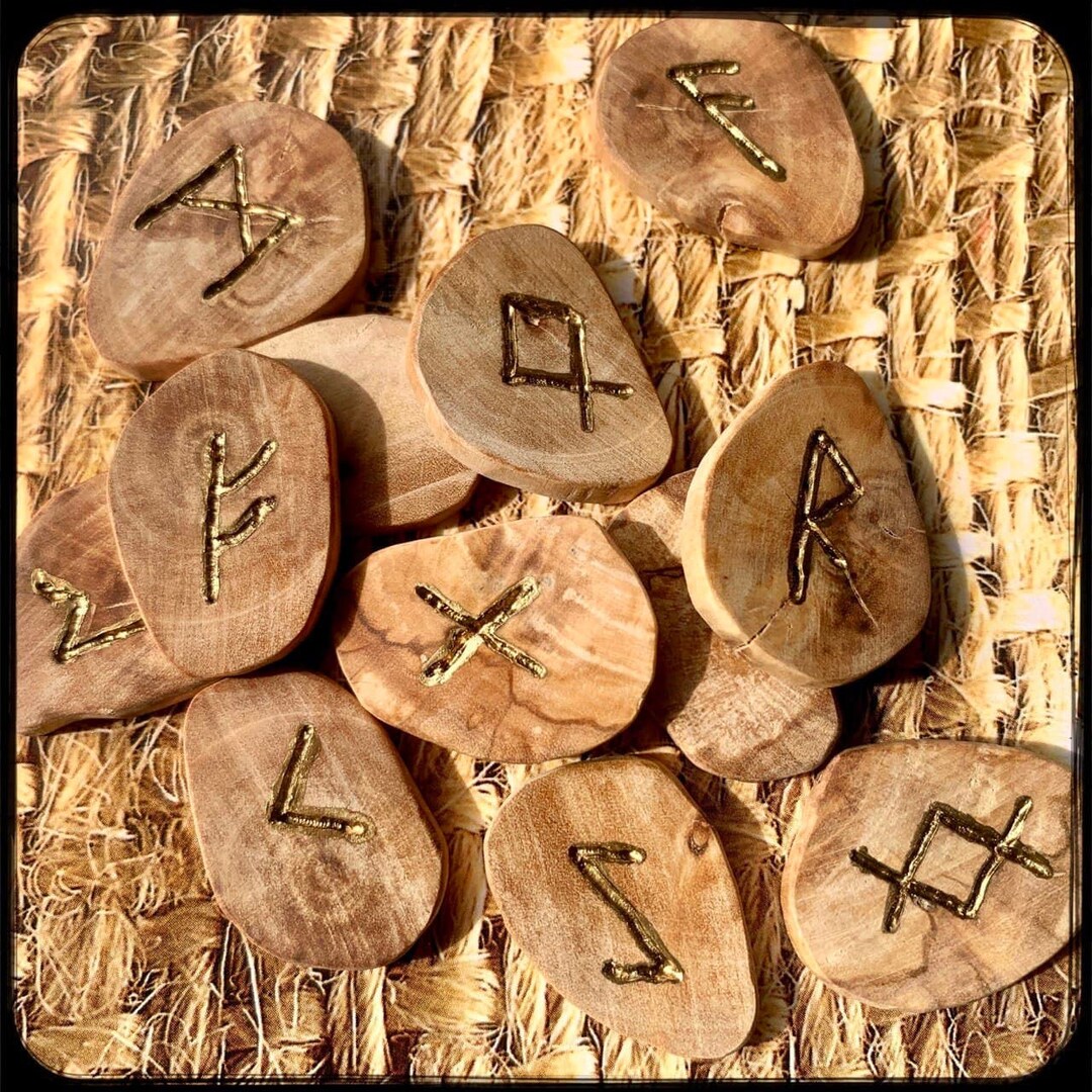 Rune Set FREYR (sandalwood) - Etsy