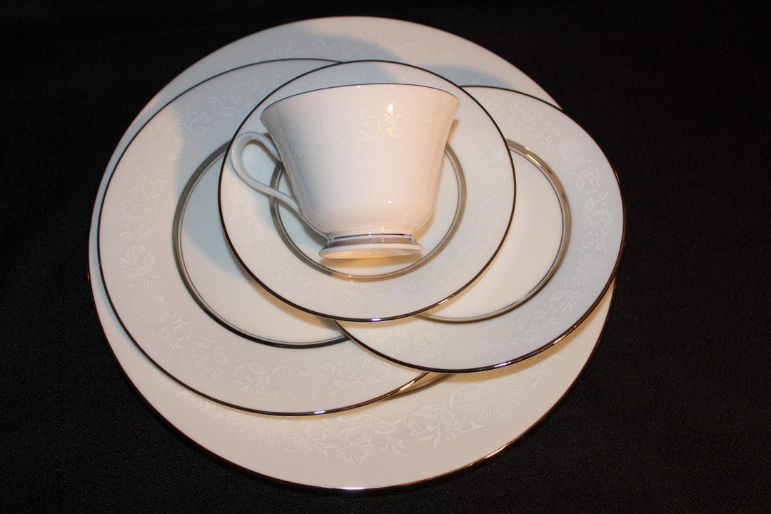Beautiful Lenox OXFORD WHITE ECHO China Set - 10 Full Place Settings ...