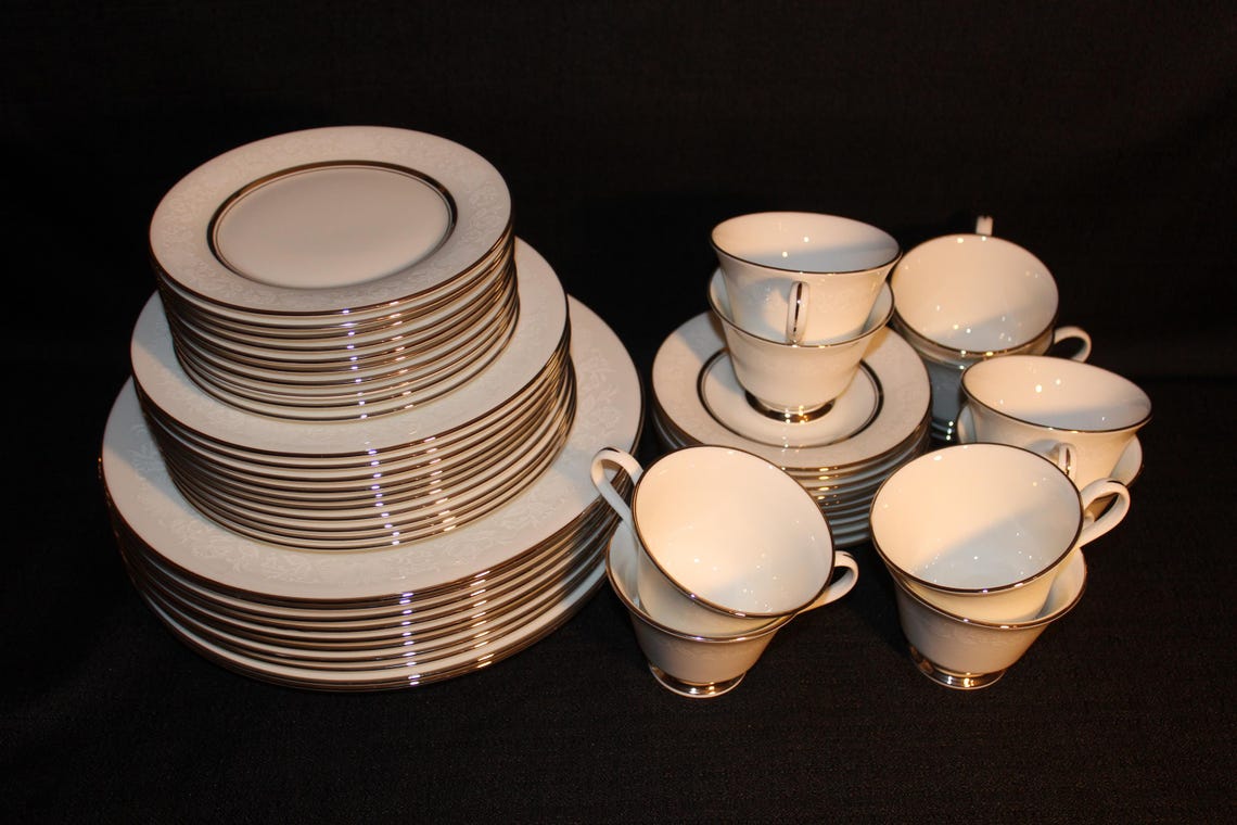Beautiful Lenox OXFORD WHITE ECHO China Set - 10 Full Place Settings ...