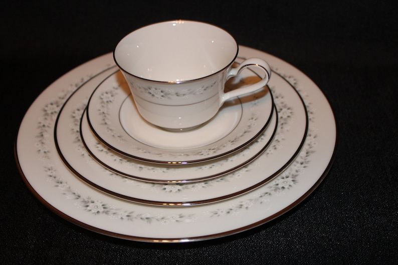Beautiful Noritake Heather Fine China set of 8 full place | Etsy