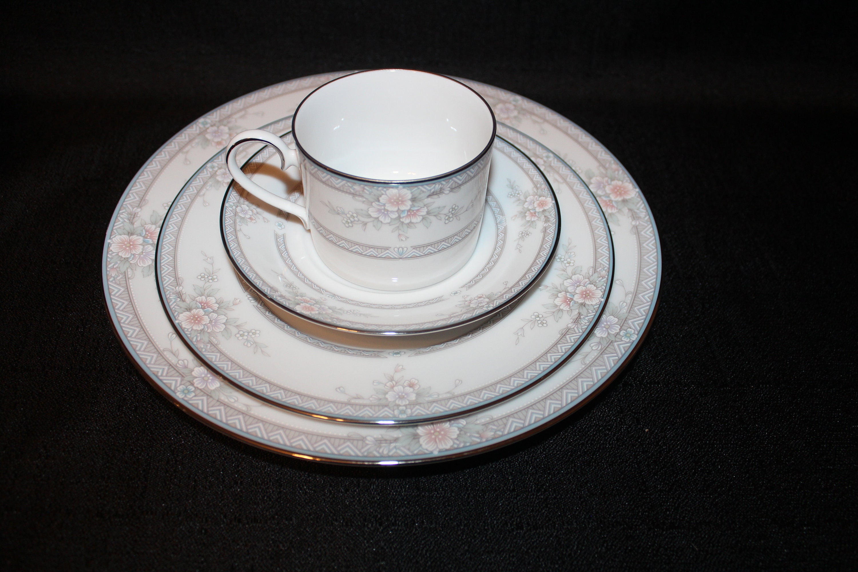 Beautiful Noritake Hartley Fine China Set of 8 Full Place - Etsy