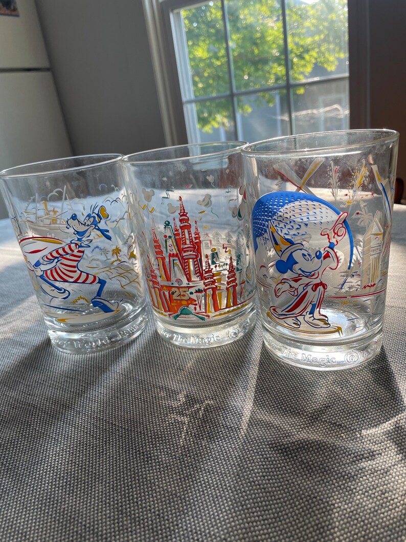 Walt Disney - Vintage Glasses - Collectors Glass - 25th Anniversary - Etsy